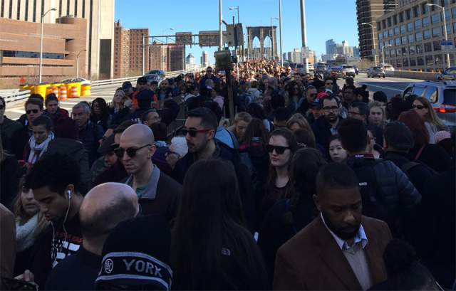 Plight of Spring: Insane Crowding on the Brooklyn Bridge - Streetsblog ...