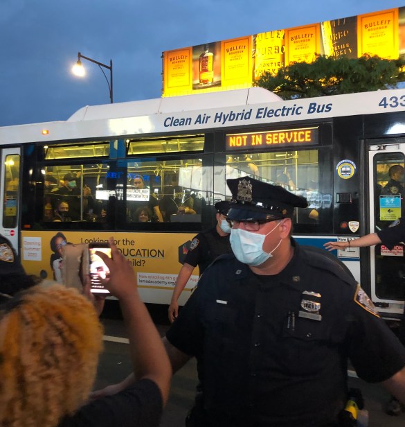MTA Bus Driver Refuses to Help Cops Haul off Anti-Brutality Protesters ...