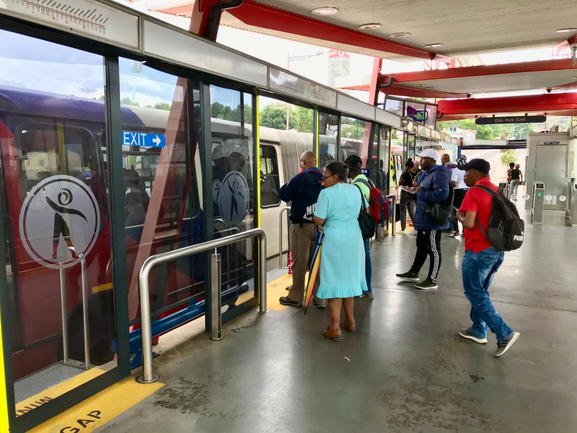 Want More Rapid Bus Transit? Build Real Bus Rapid Transit - Streetsblog ...