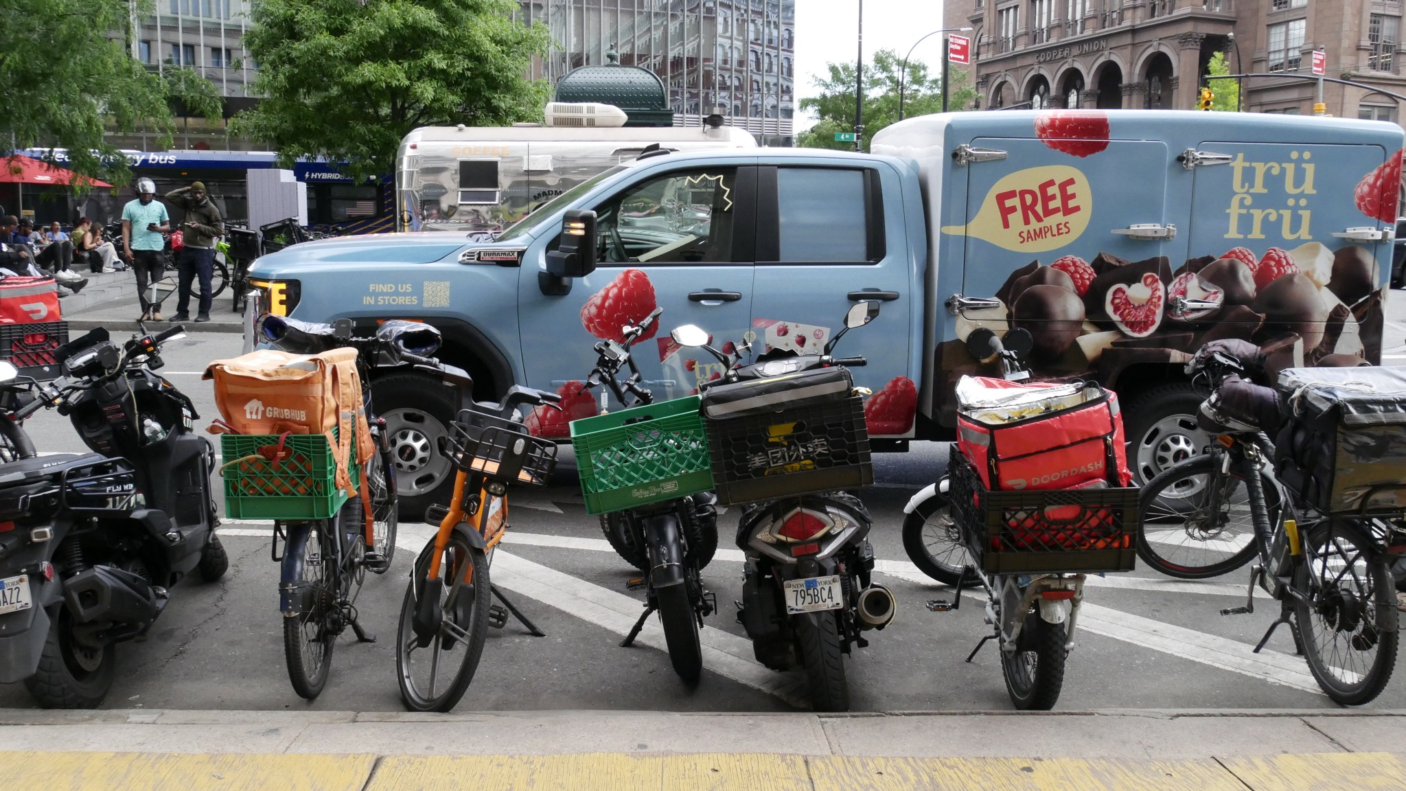 EXCLUSIVE: City Will Let Mopeds Use Queensboro and Brooklyn Bridge ...