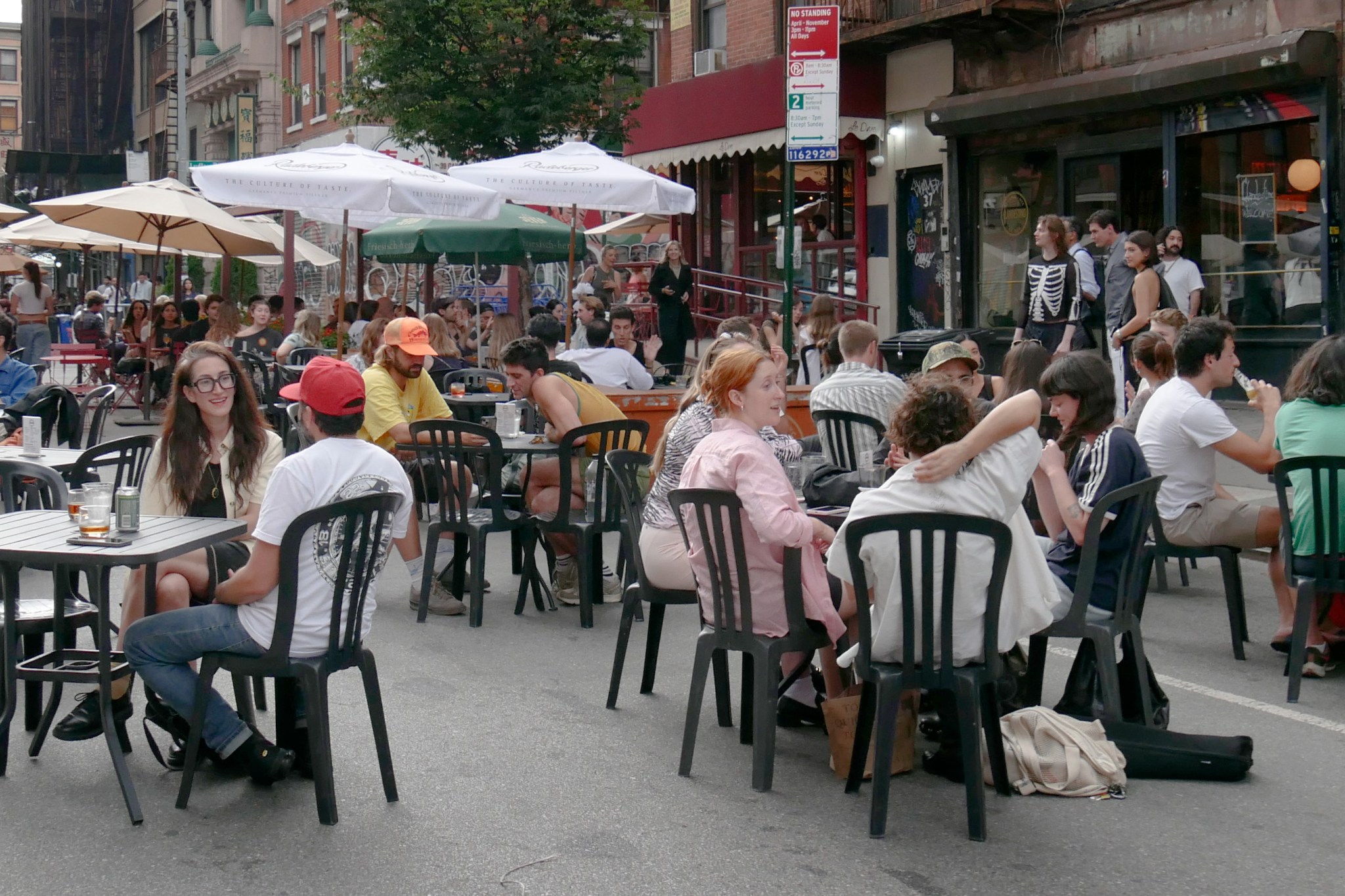 Eyes on the Street: Red Paint for "Queue-Jump" Bus Lanes on the M86 ...