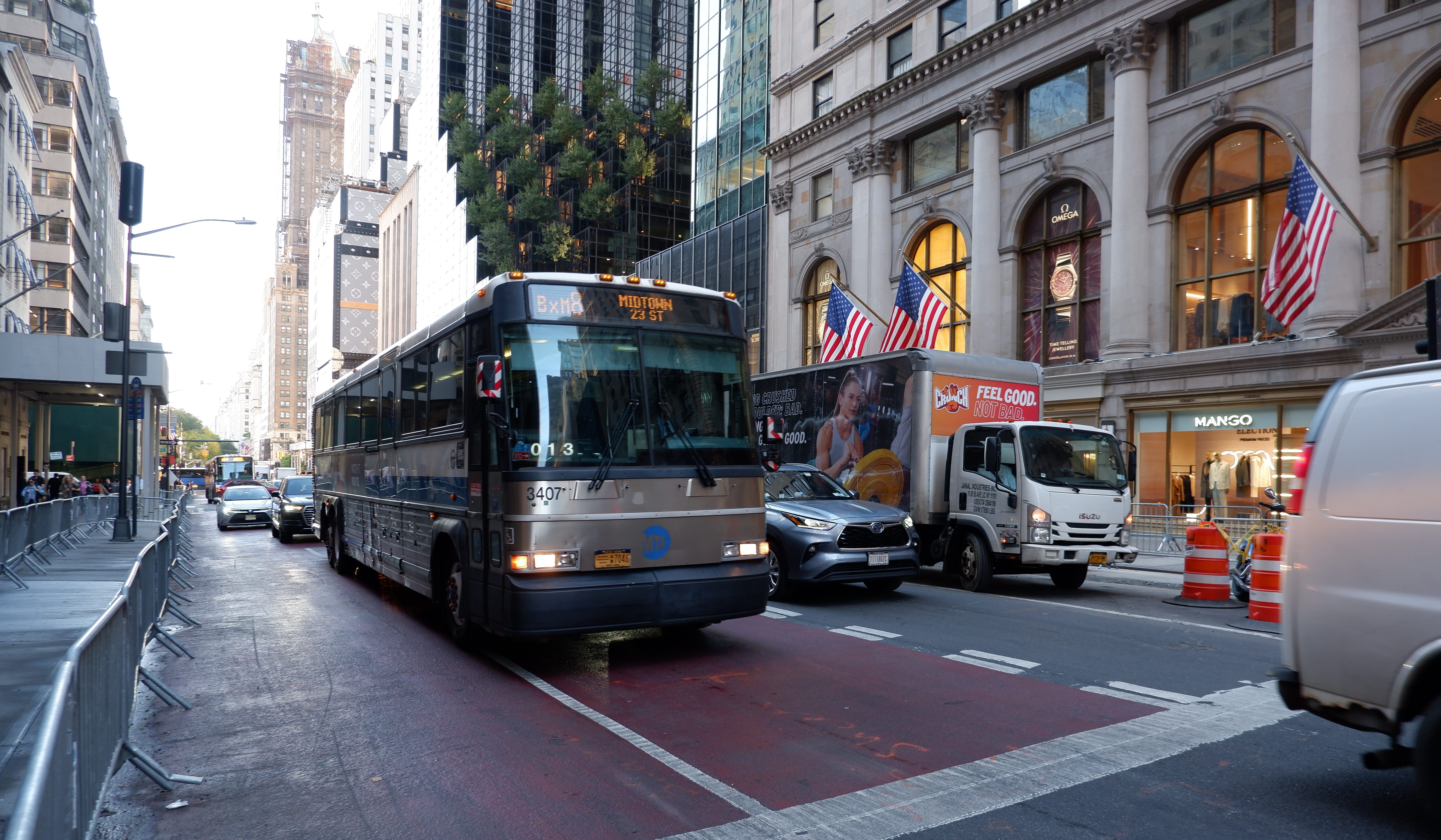 Adams's Fifth Avenue Plan Will Make Bus Riders Suffer: Experts ...