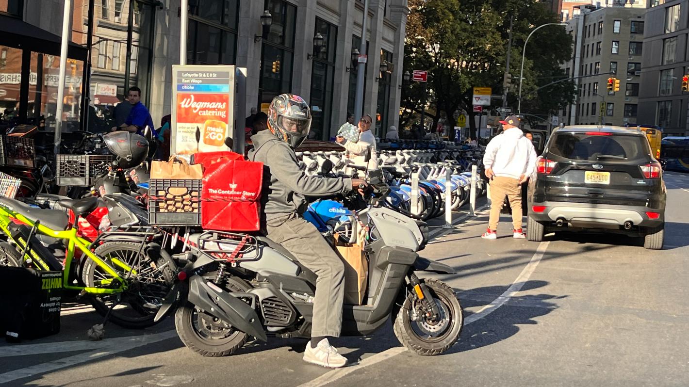 EXCLUSIVE: City Will Let Mopeds Use Queensboro and Brooklyn Bridge ...